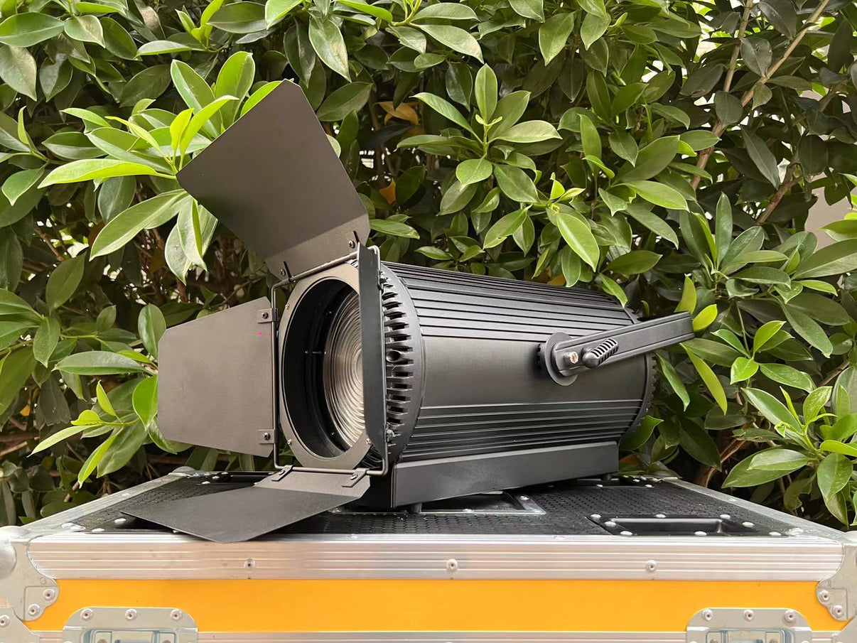 400W Fresnel – Mitek Light